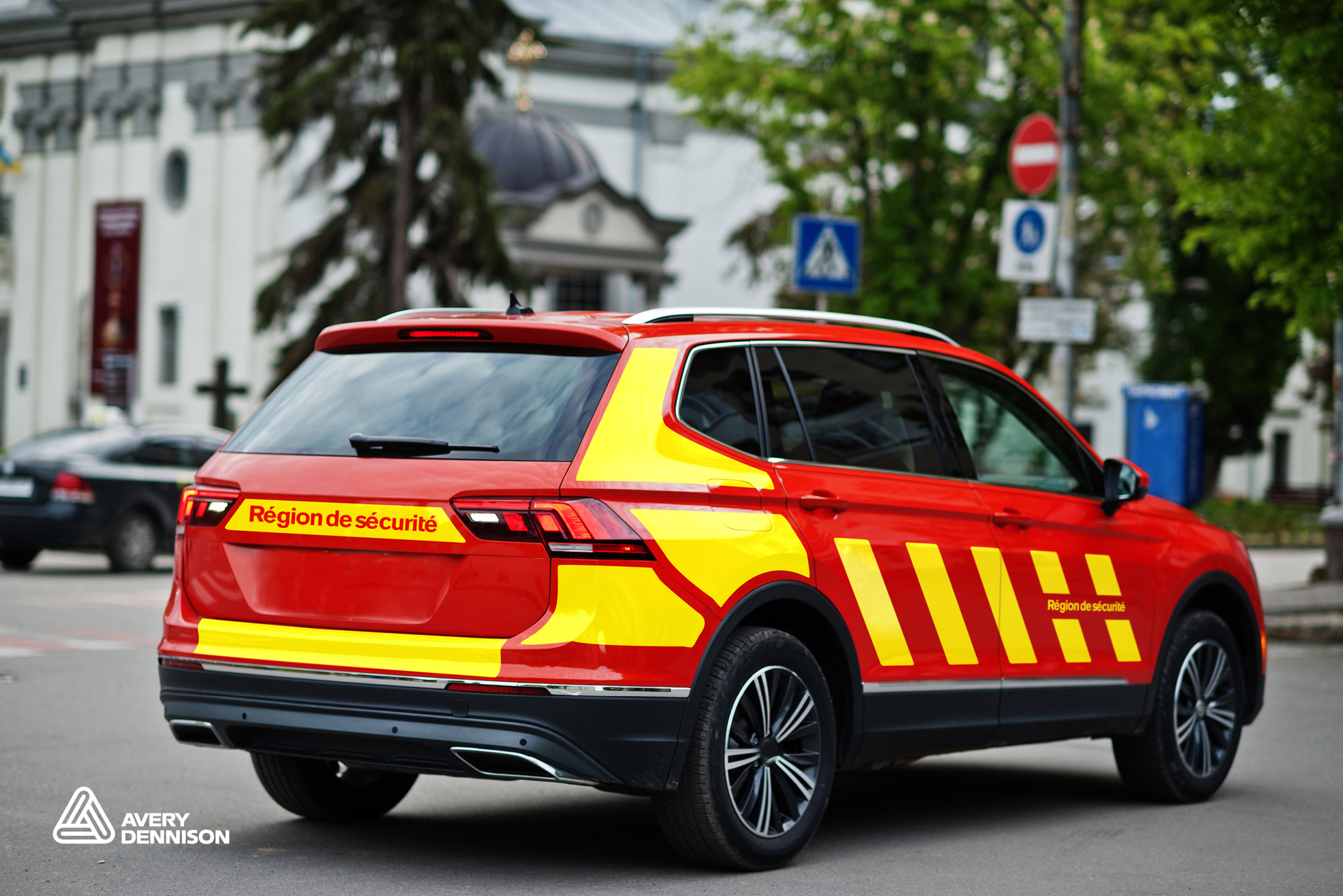 Material Solutions. Avery Fluor 900 Yellow 1.23 x 25m